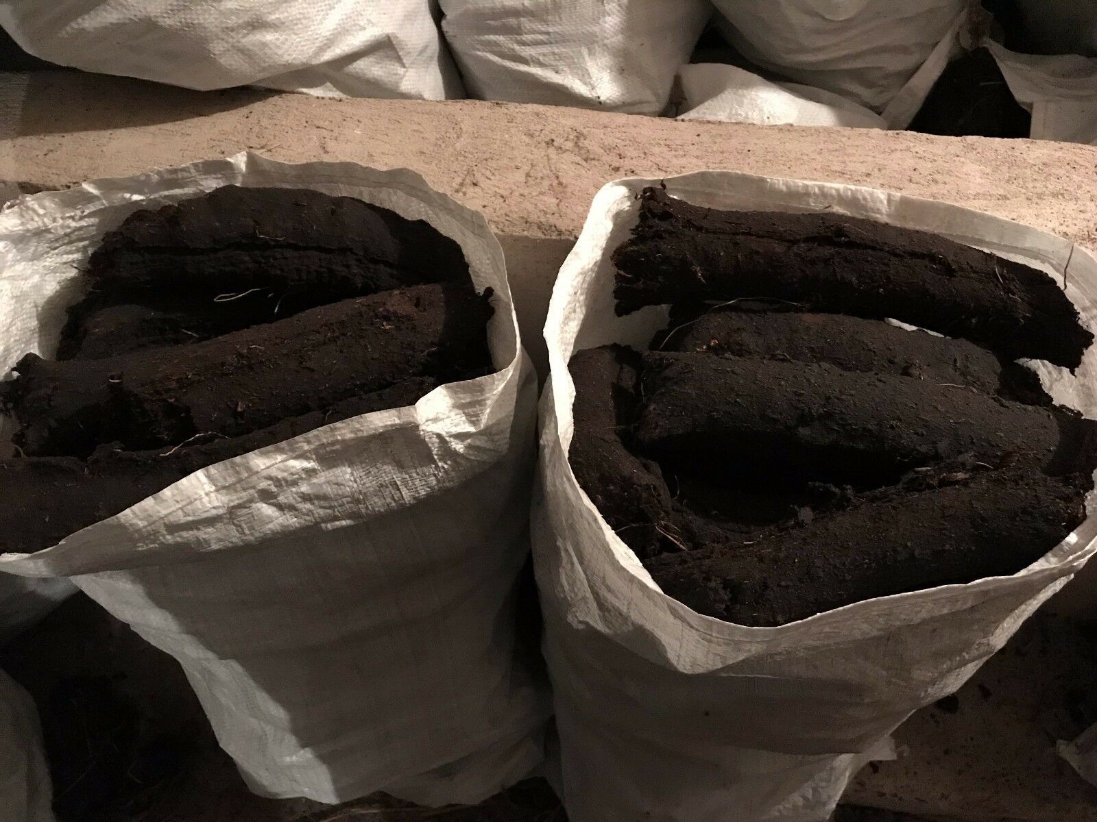 30kg Irish Fire Peat Burning Turf Fuel Natural Hand Cut Turves log Pea