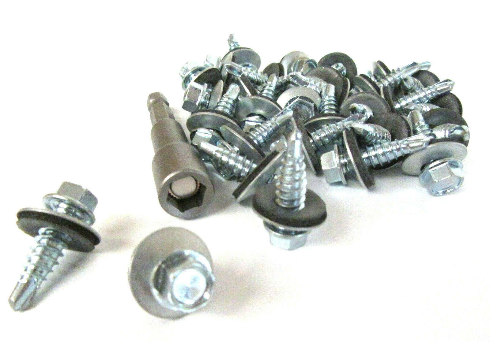 (Pack OF 100) 5.5 x 25mm Tech Screws for roofing & cladding self drill